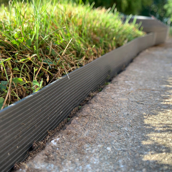 Flexible Black Plastic Garden Lawn Edging Roll 40 Pegs (10m) - 4 Rolls ...