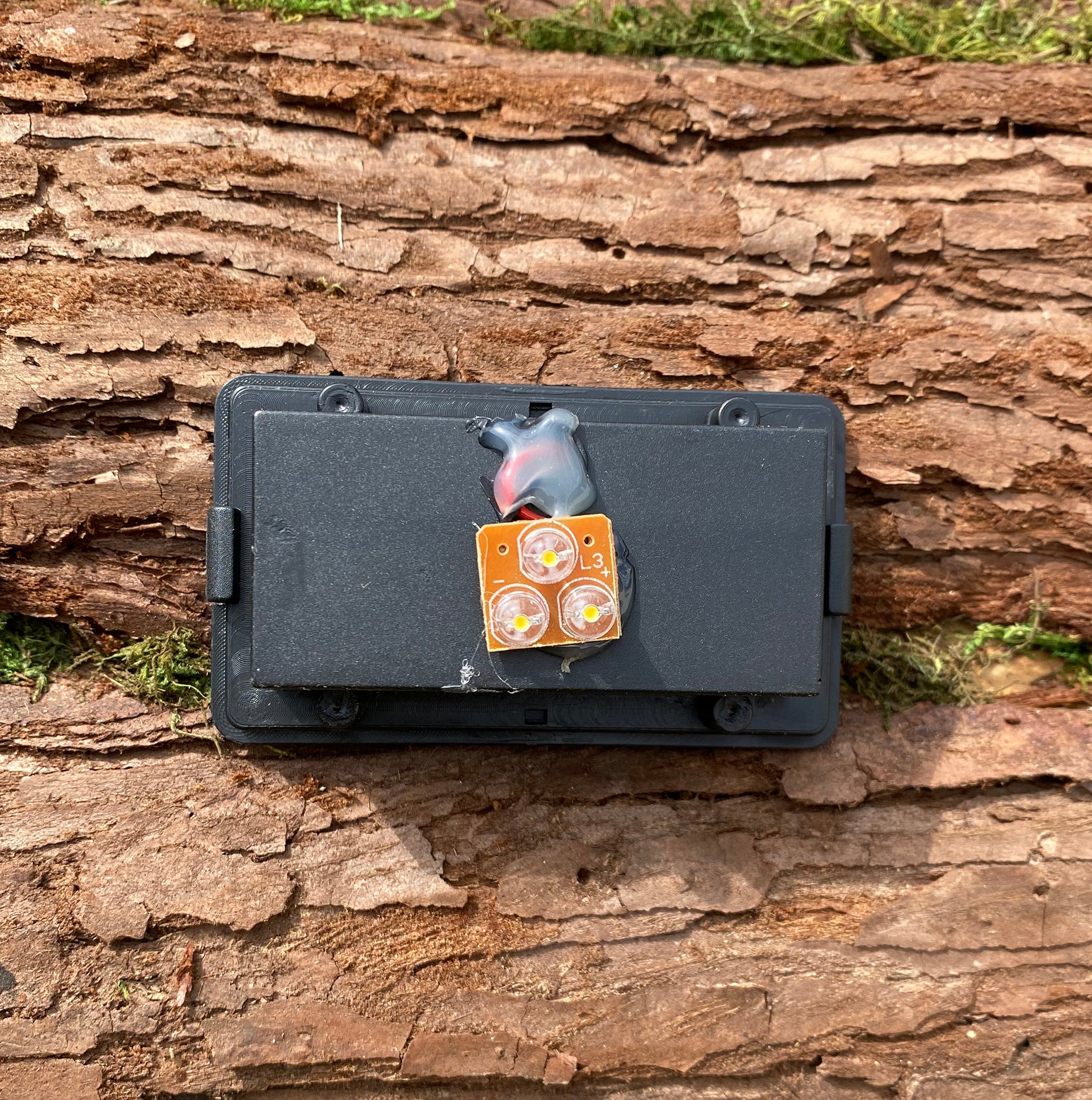 Solar Powered White Light LED Garden Light Box – Selections